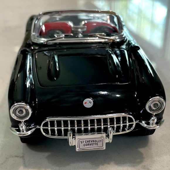 Welly | Toys | Chevrolet Corvette Convertible 957 124 Scale Diecast ...